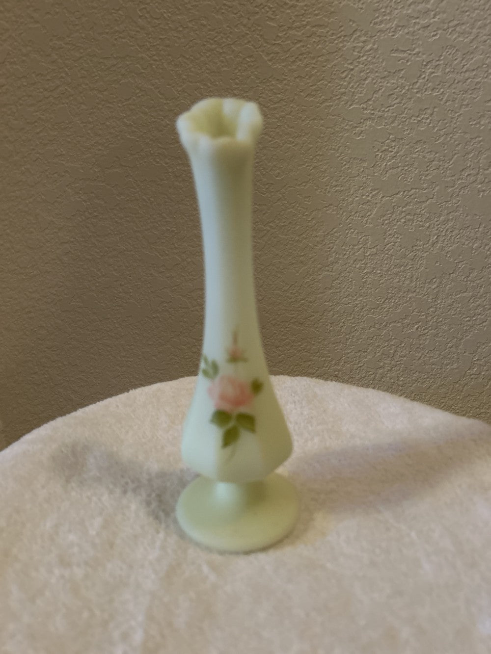 VTG Fenton URANIUM Roses Custard SATIN Hand Painted Floral BUD Vase SI ...