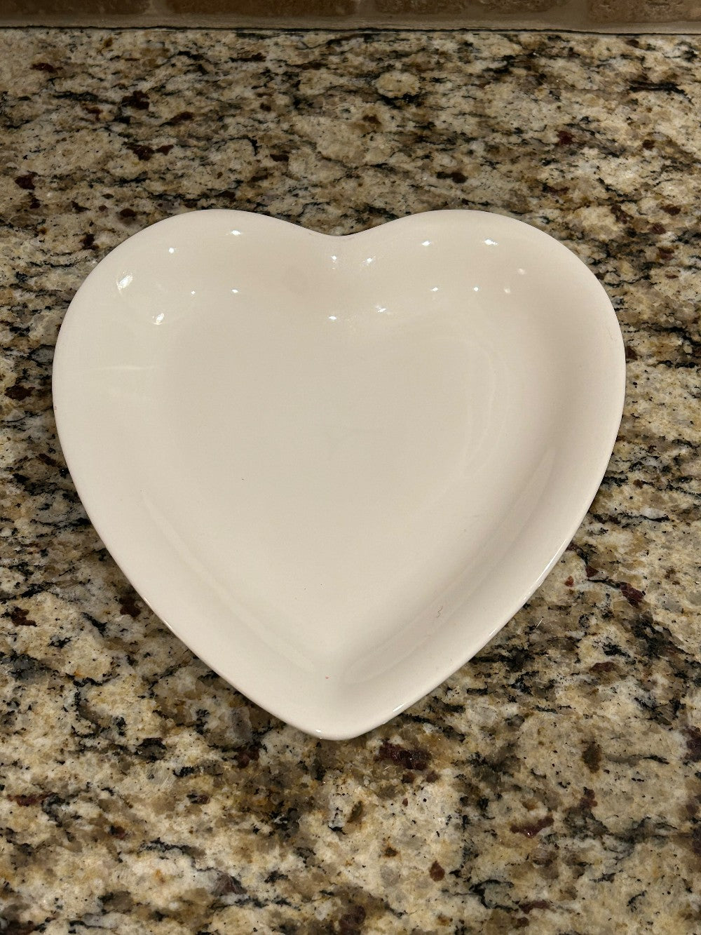 White Heart Shaped Plate MTS – Bliss Marketplace